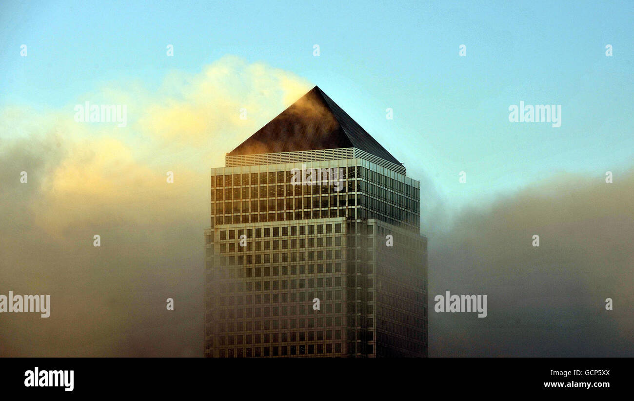 Number one Canada Square in Canary Wharf, east London, seen through ...