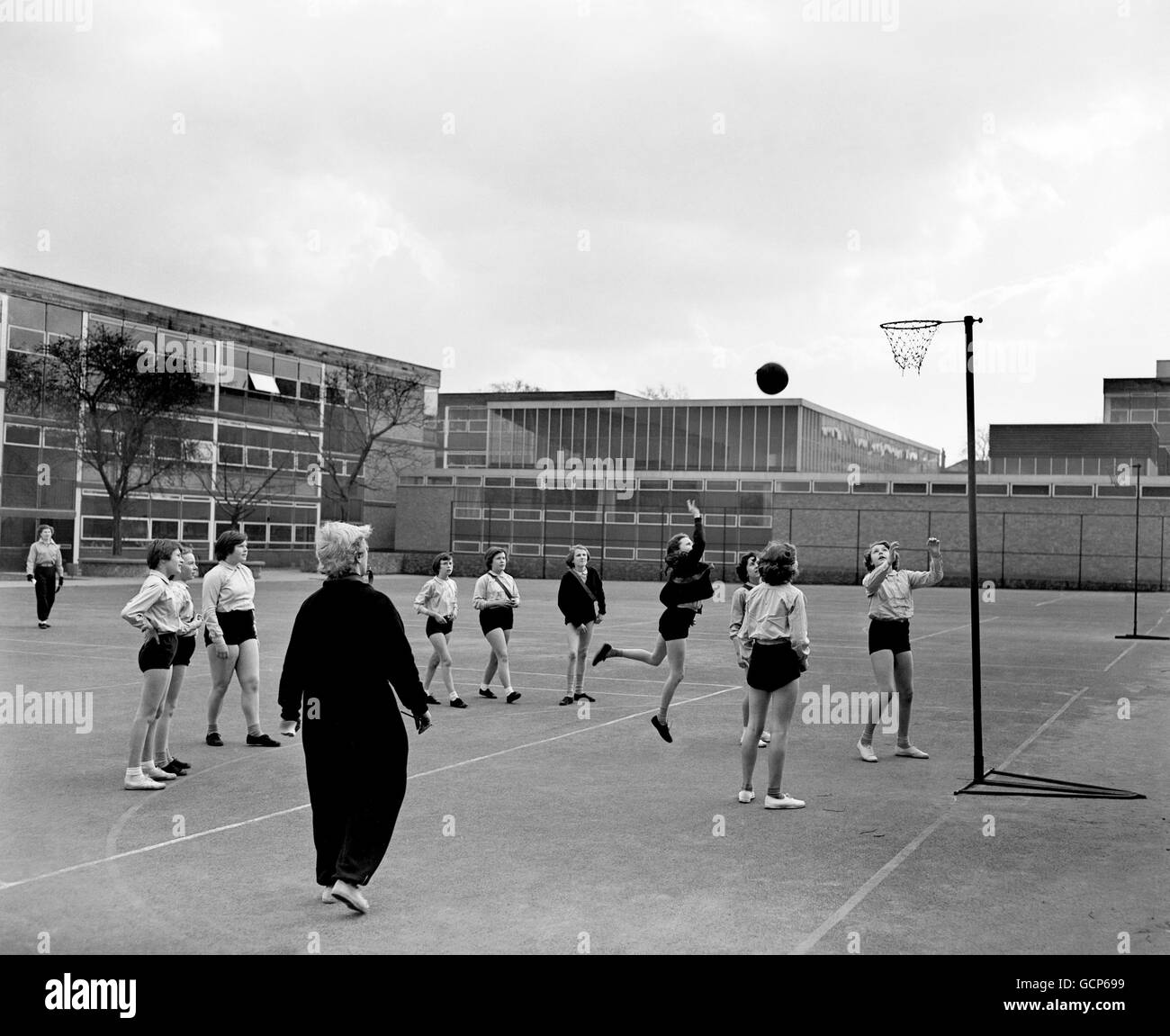 Netball - New Mayfield School - West Hill - London Stock Photo - Alamy