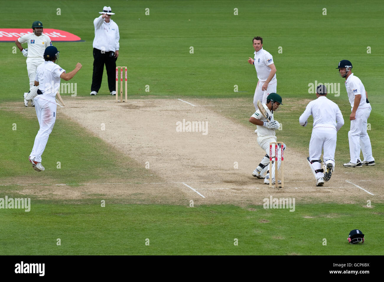 Cricket - Third npower Test - Day Four - England v Pakistan - The Brit ...
