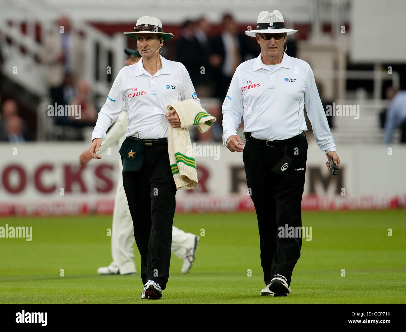 Umpires billy bowden hi-res stock photography and images - Alamy