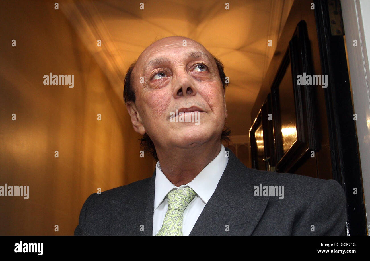 Asil Nadir arrives at his London home after he flew back into the UK ...