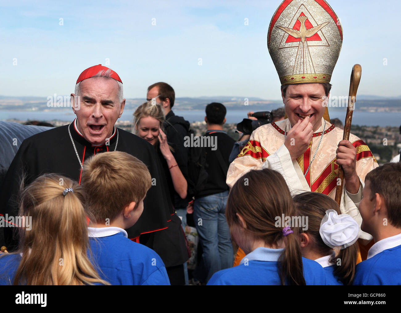 Talks to local children hi-res stock photography and images - Alamy