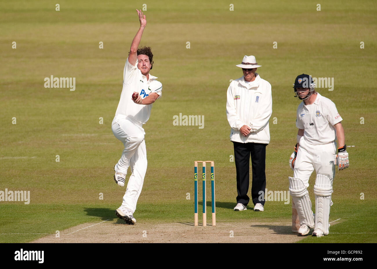 Nottinghamshire's Ryan Sidebottom (left) during the LV County ...
