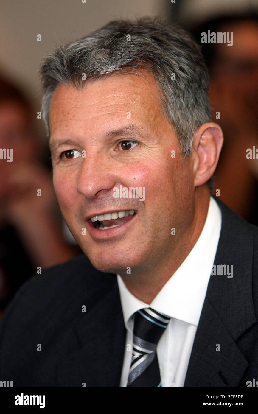 10001 head hi-res stock photography and images - Alamy
