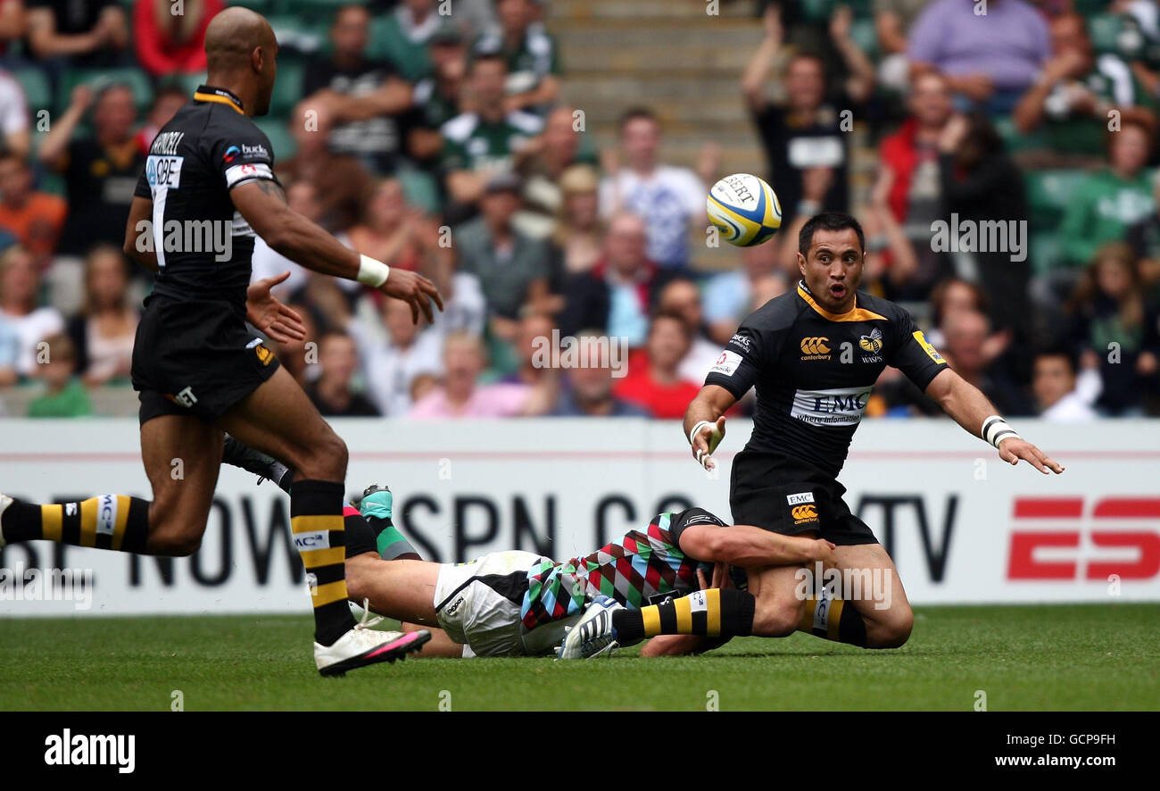 Rugbyu wasps rugbyu wasps full length tackling mangsm hi-res stock ...
