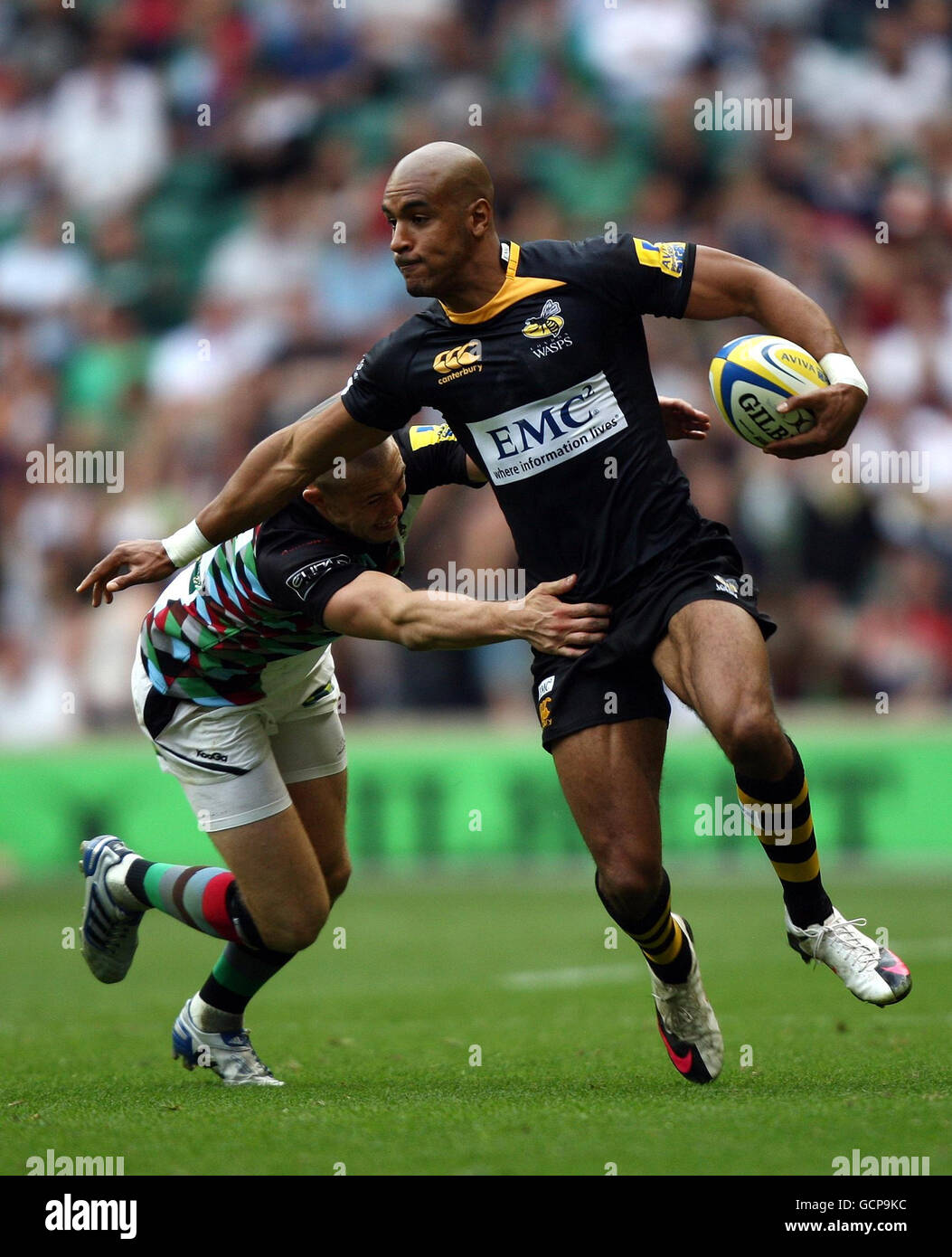 Rugbyu wasps rugbyu wasps full length tackling mangsm hi-res stock ...