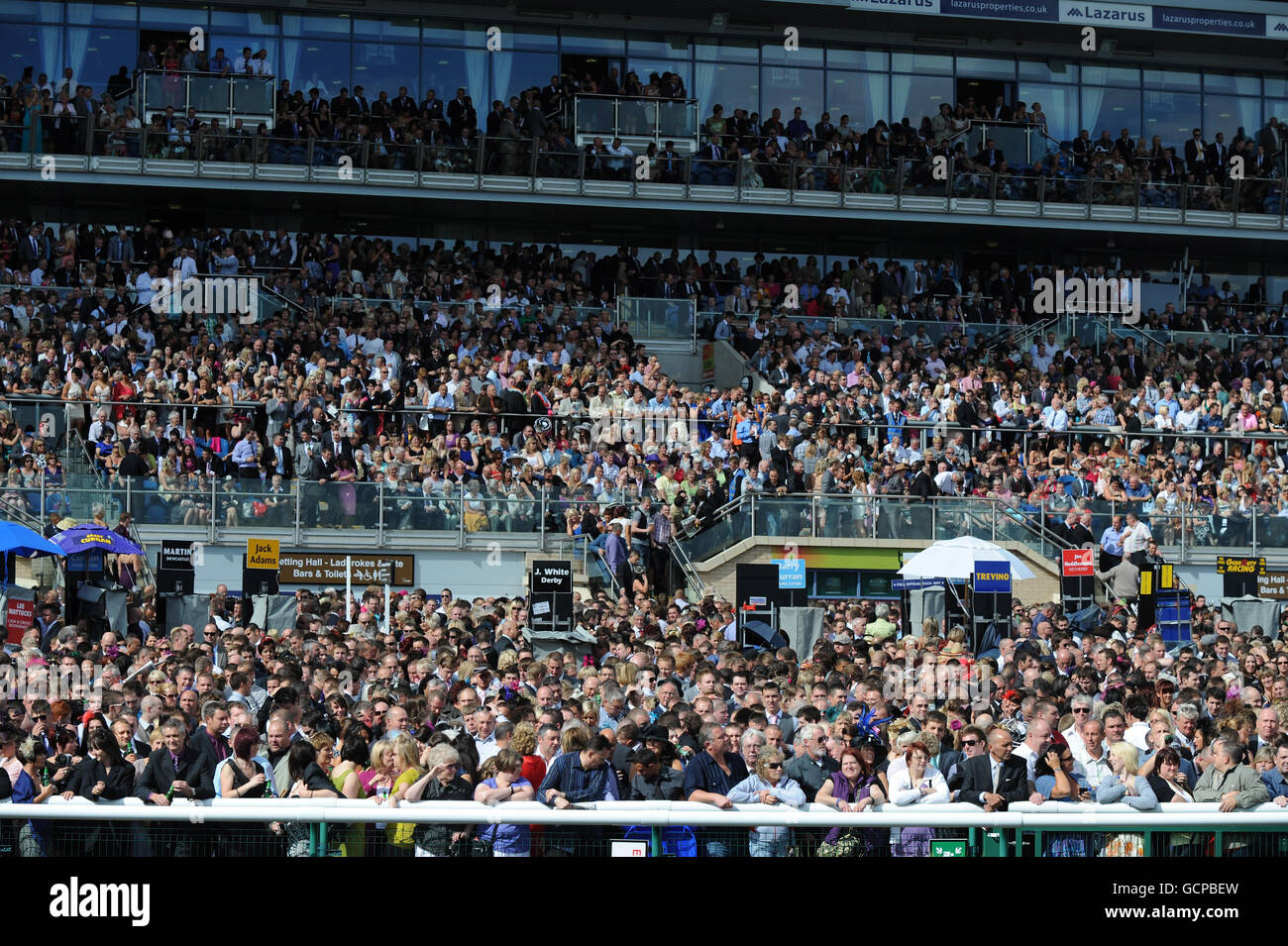 Grandstand doncaster racecourse hi-res stock photography and images - Alamy