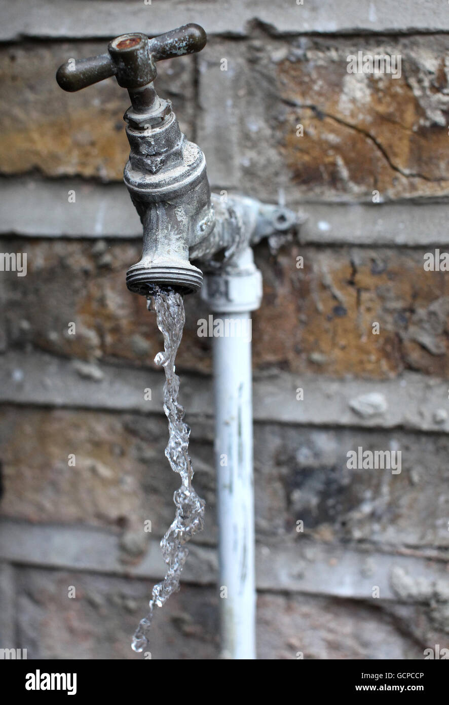 A general view of water pouring from a tap hi-res stock photography and ...