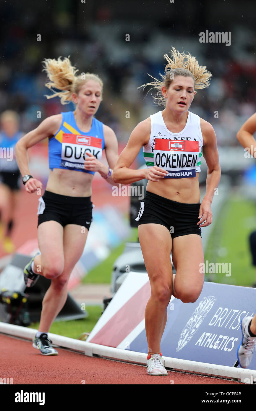 Claire DUCK & Verity OCKENDEN running in the Women's 5000m - Final ...