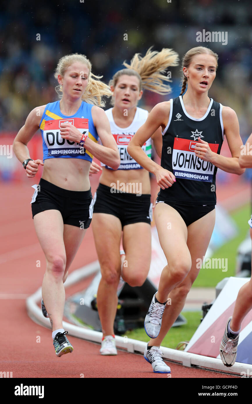 Claire DUCK, Verity OCKENDEN & Samantha JOHNSON running in the Women's ...