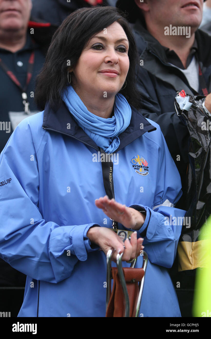 European captain Colin Montgomerie's wife Gaynor watches the golf Stock ...