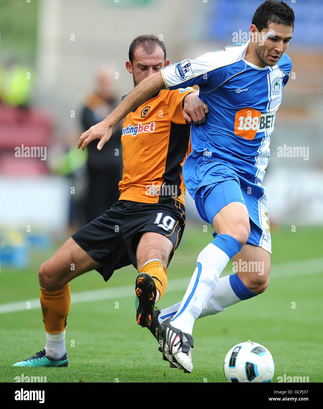 Wolverhampton wanderers steven fletcher left wigan athletics antolin ...