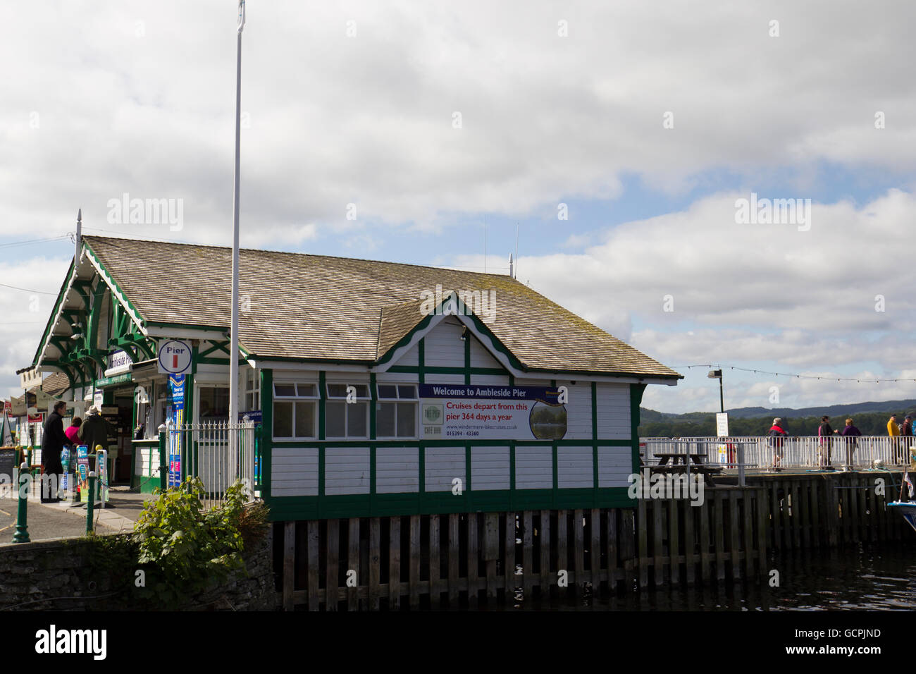 Waterhead Pier Head & ticket office & cafe at the northern end of Lake ...