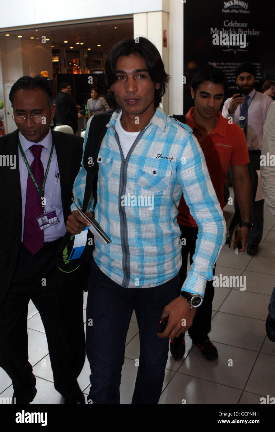 Cricket - Mohammad Aamer, Mohammad Asif and Salman Butt at Heathrow Airport Stock Photo - Alamy