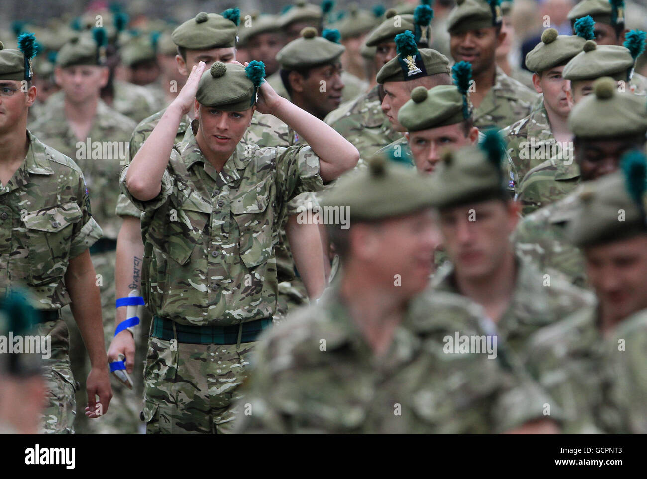 Argyll sutherland highlanders parade hi-res stock photography and ...