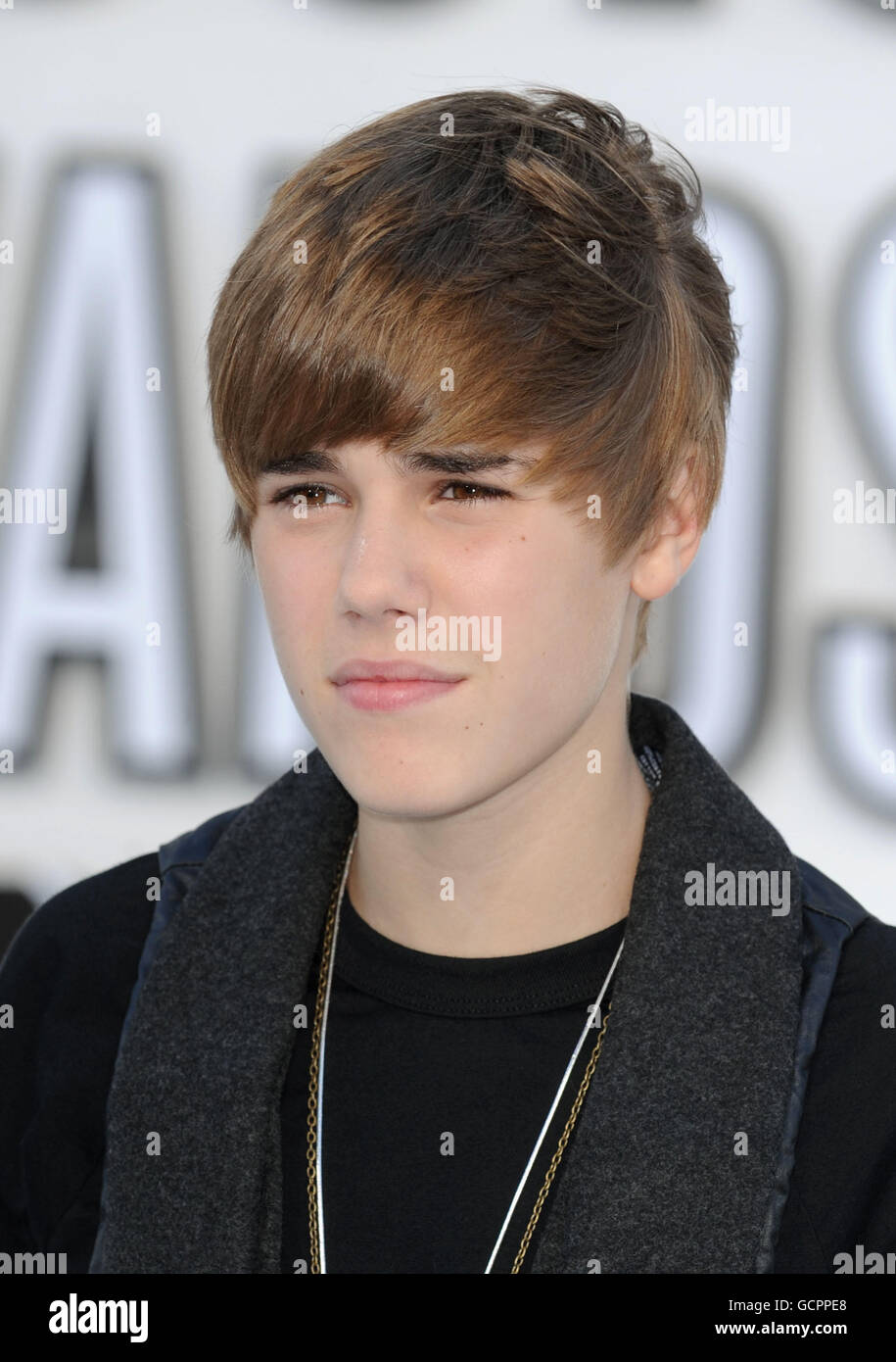 Justin Bieber arriving at the MTV Video Music Awards 2010, Nokia ...