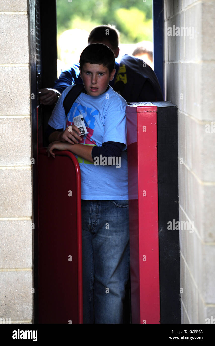 Soccer football crowd fans spectators gv general view ground stadium hi ...