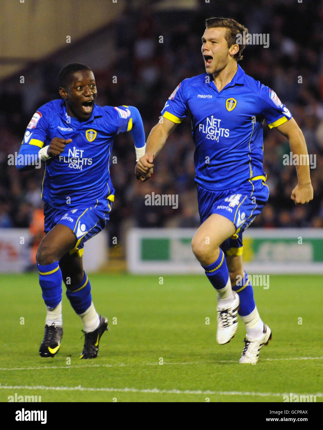 Leeds uniteds jonathan howson hi-res stock photography and images - Alamy