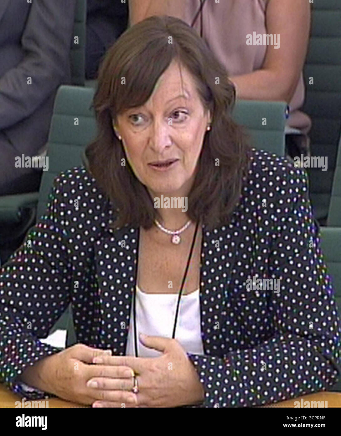 Sharon Shoesmith speaks to MPs Stock Photo - Alamy