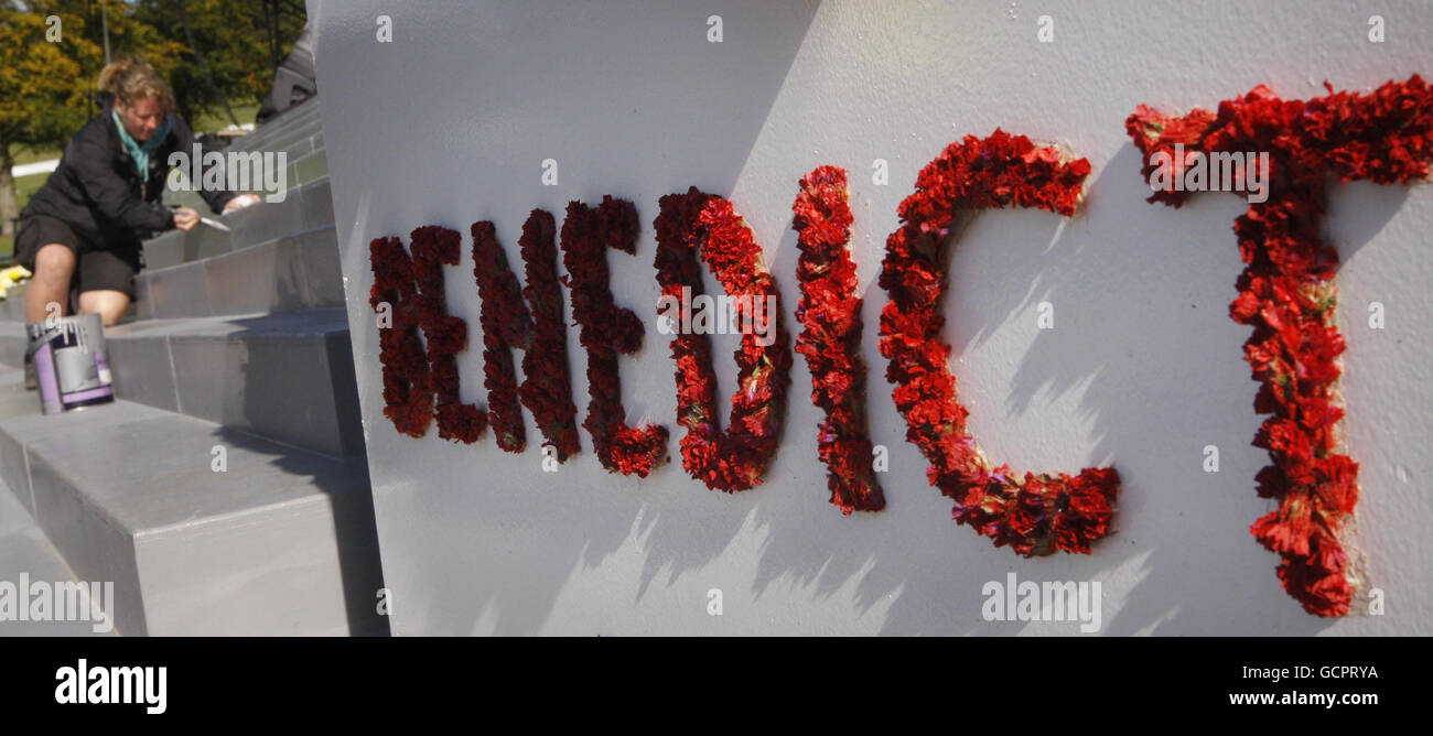 Papal sign hi-res stock photography and images - Alamy