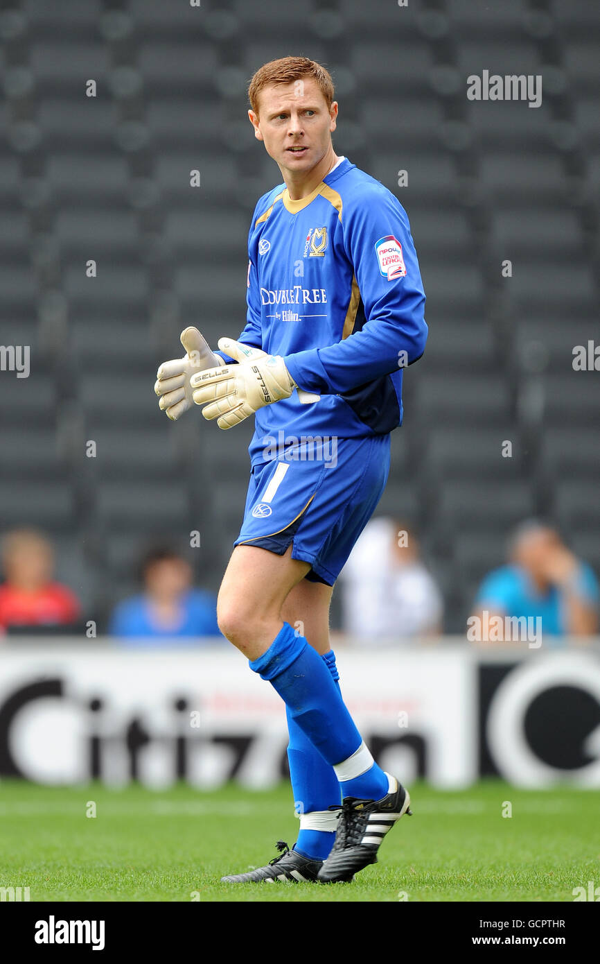 Milton keynes goalkeeper david martin High Resolution Stock Photography ...