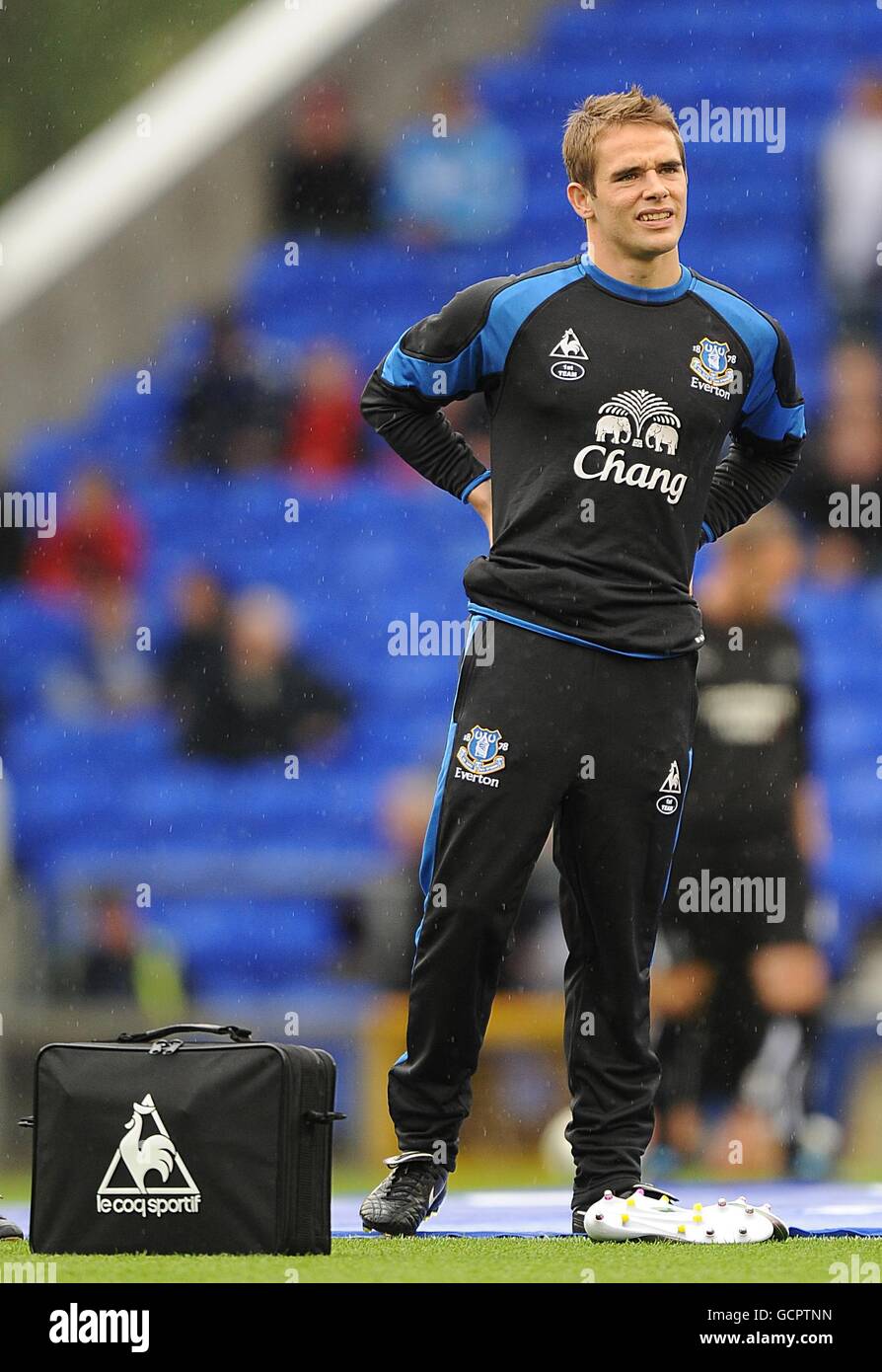 Everton physiotherapist dominic rogan hi-res stock photography and ...