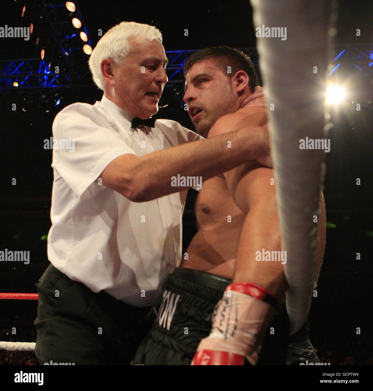 Boxing - British and Commonwealth Heavyweight Championship - Dereck ...