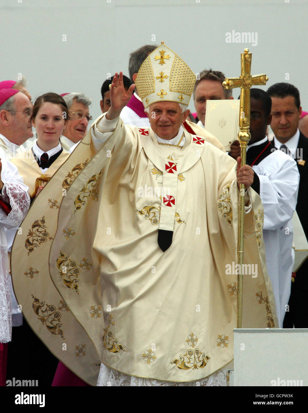 Pope Benedict XVI arrives for an open air Mass at Cofton Park ...