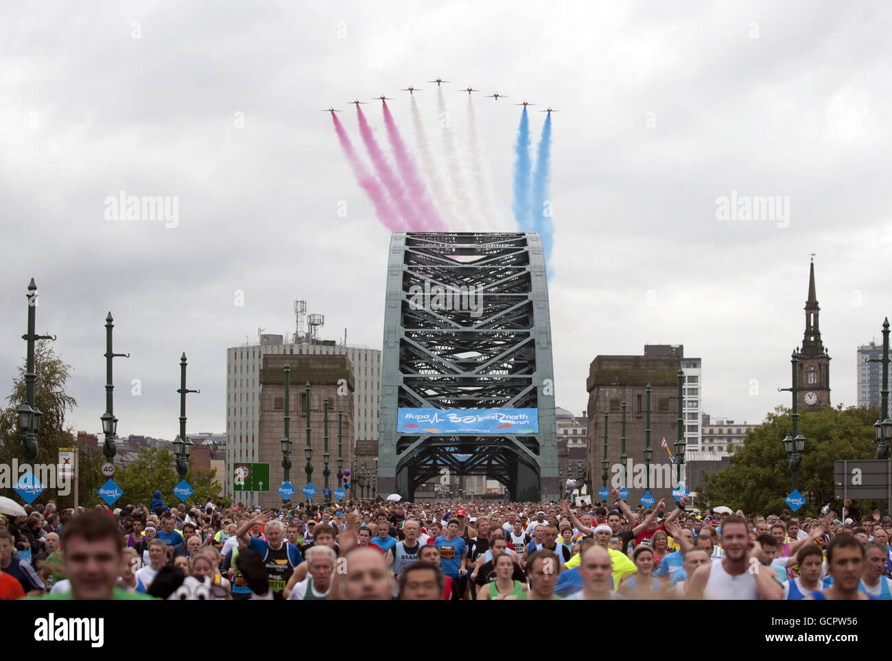 The red arrows display team fly over the tyne bridge hi-res stock ...