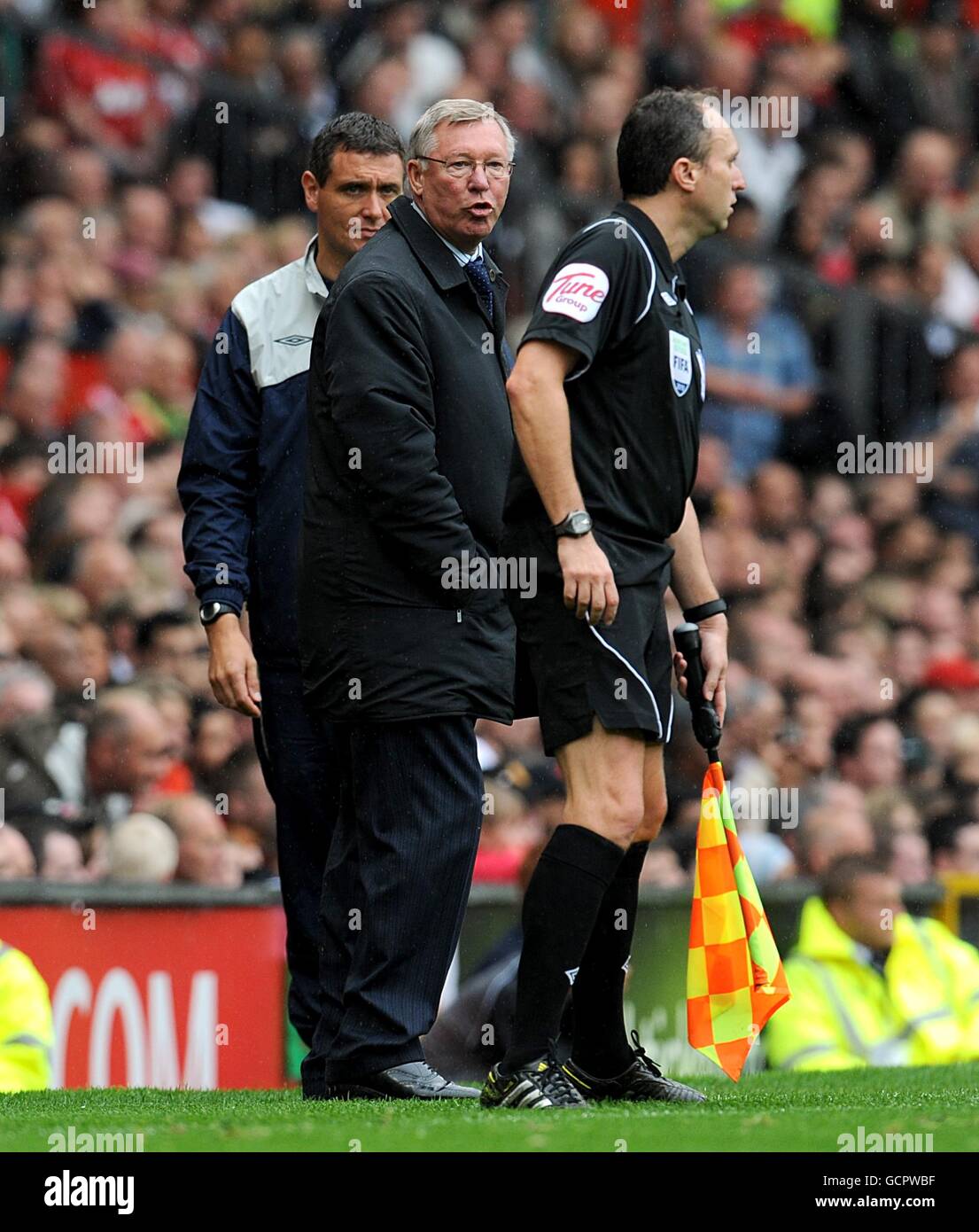Manchester United manager Alex Ferguson (centre) makes his feelings ...