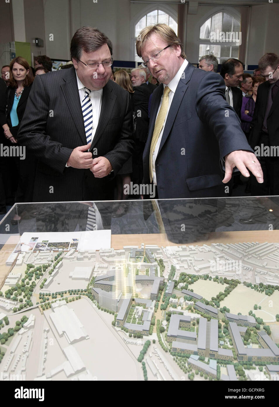 Taioseach Brian Cowen (left) and Prof Brian Norton look at plans at the ...