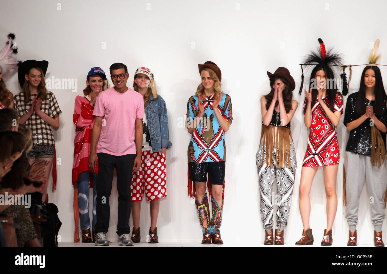Models on the catwalk with designer Ashish Gupta at the Ashish Spring ...