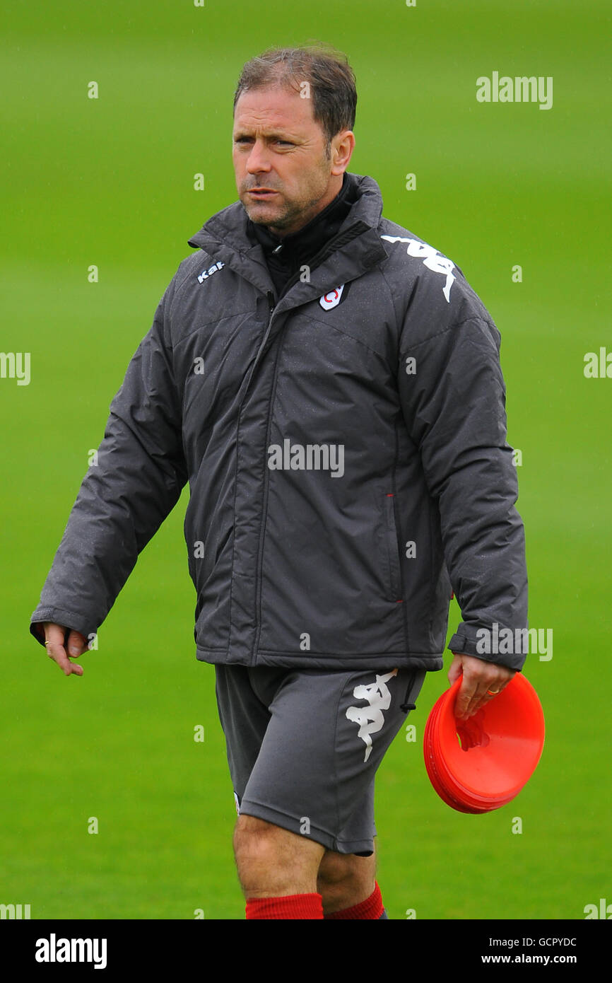 Soccer - Fulham Training - Motspur Park Training Ground Stock Photo - Alamy