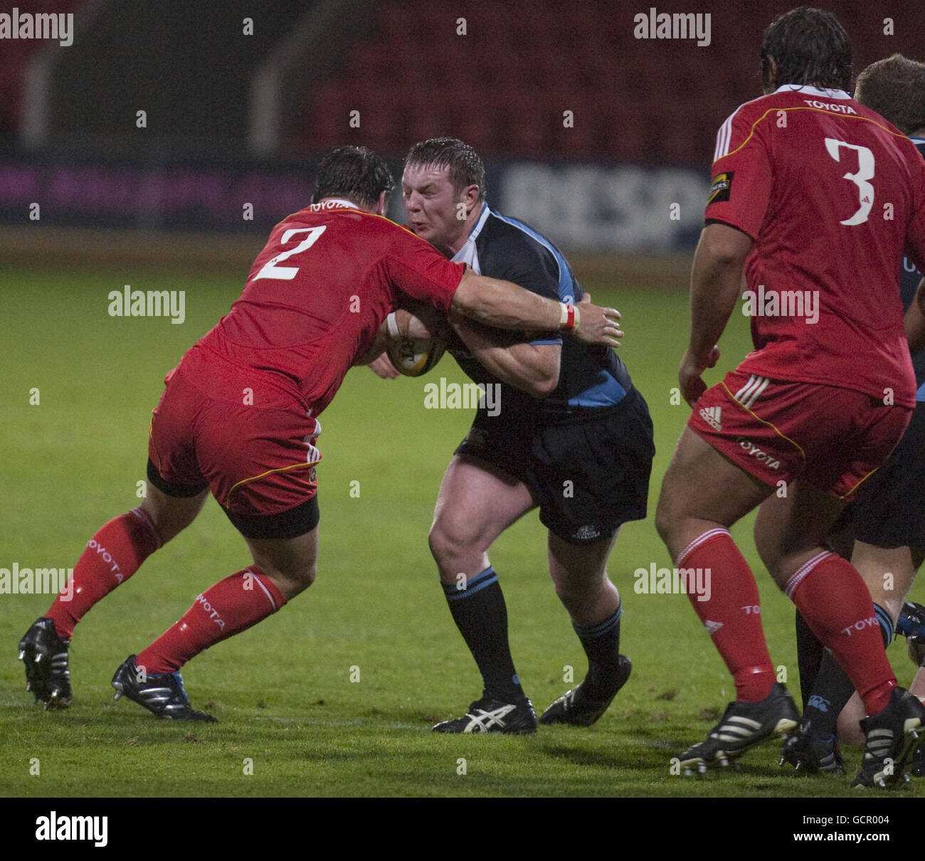 Rugbyu glasgow full length tackling mangkk hi-res stock photography and ...