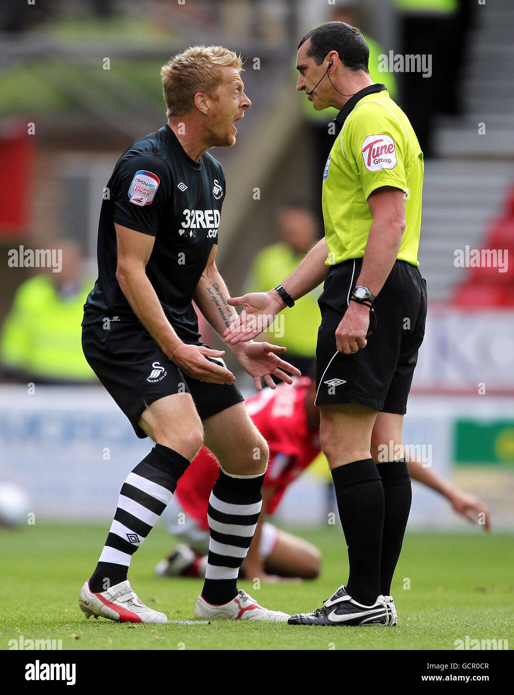 Swansea City's Garry Monk argues with referee Neil Swarbrick after he ...