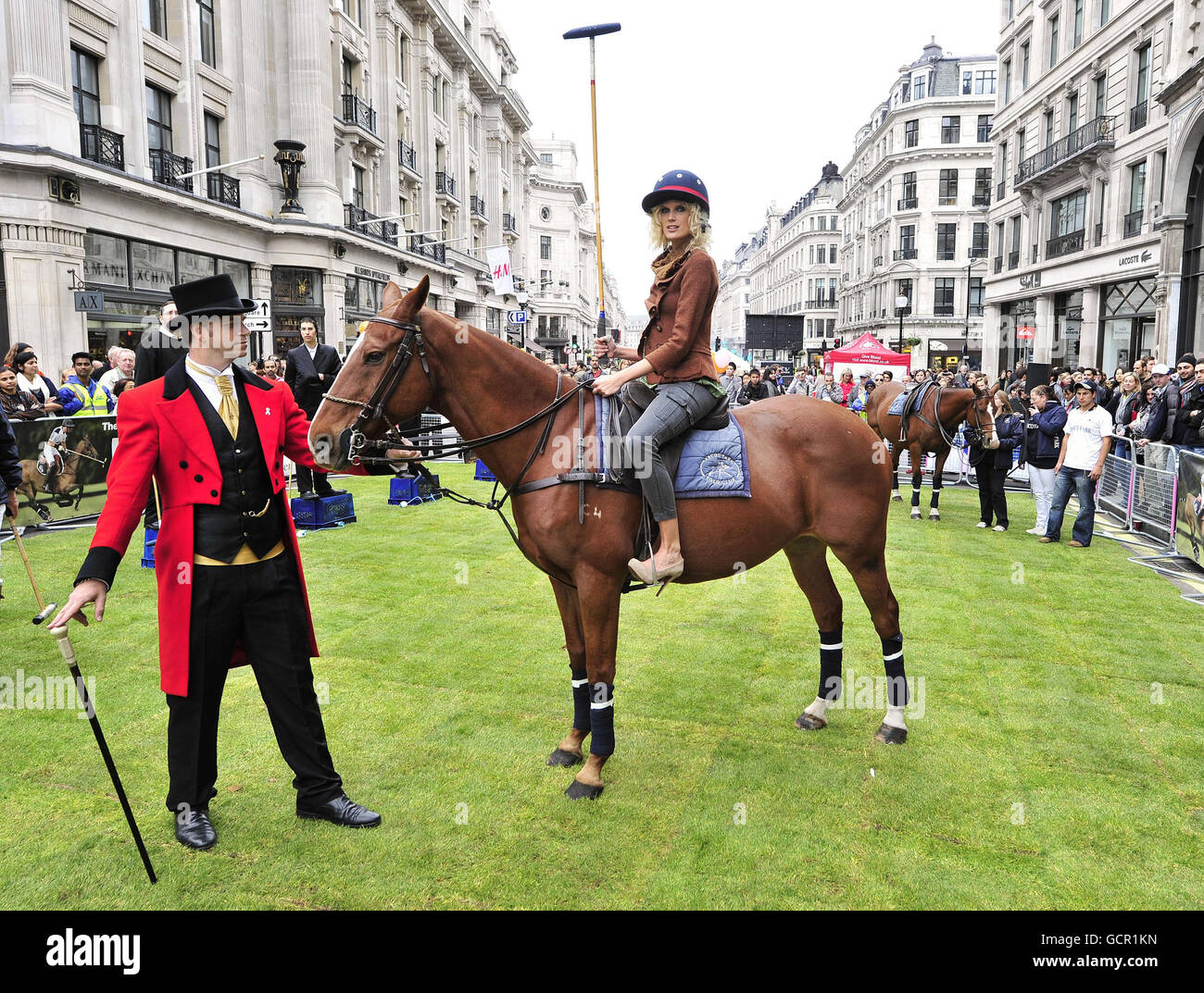 Circus ringleader hi-res stock photography and images - Alamy