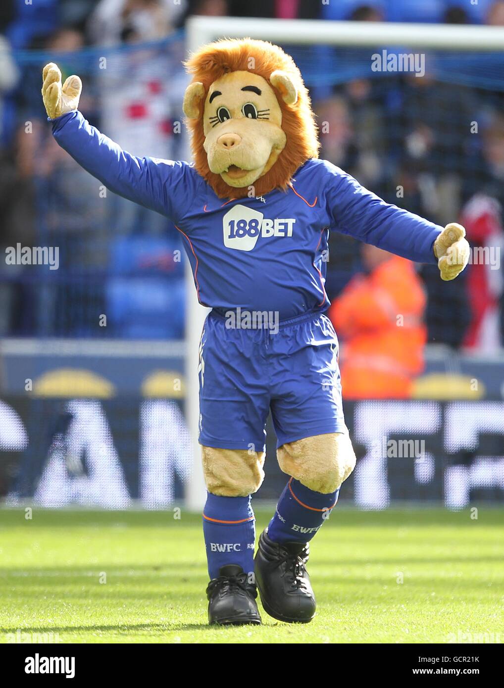 Bolton wanderers mascot lofty lion hi-res stock photography and images ...
