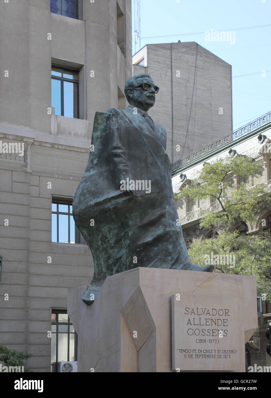 Salvador allende statue hi-res stock photography and images - Alamy
