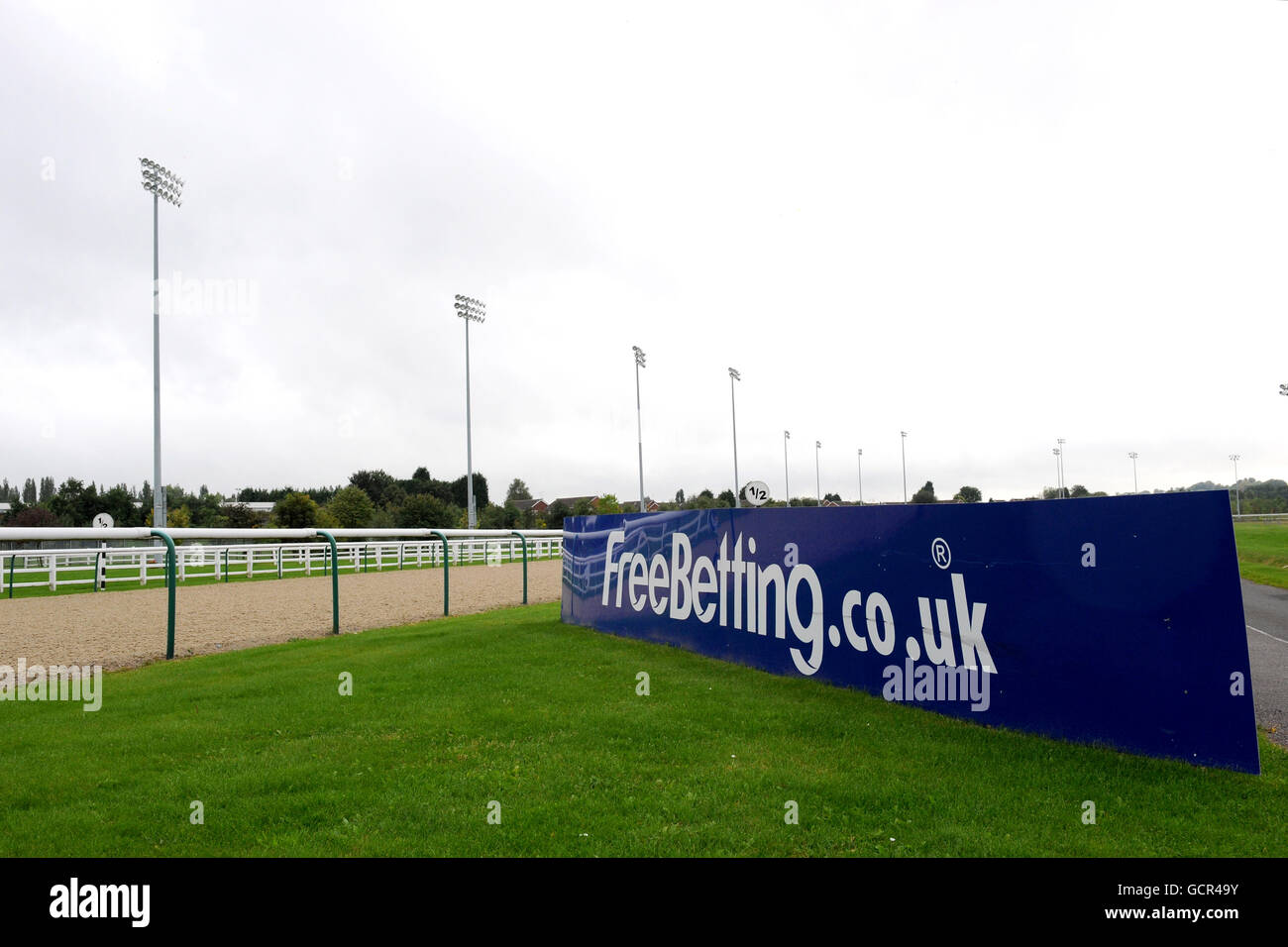 Wolverhampton racecourse general hi-res stock photography and images ...