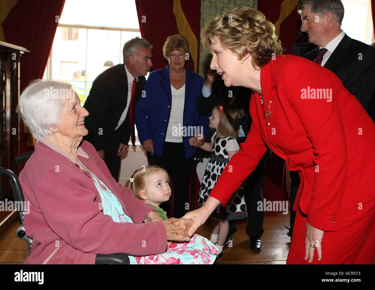 89 year old bridget stanley with her great granddaughter lucy waine hi ...