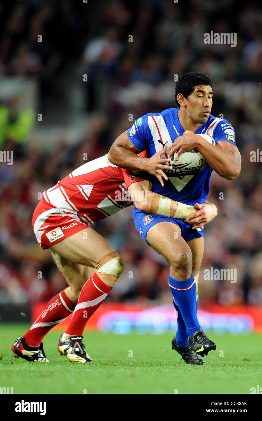 Wigan Warriors' Stuart Fielden (l) gets to grips with St Helens' Iosia ...