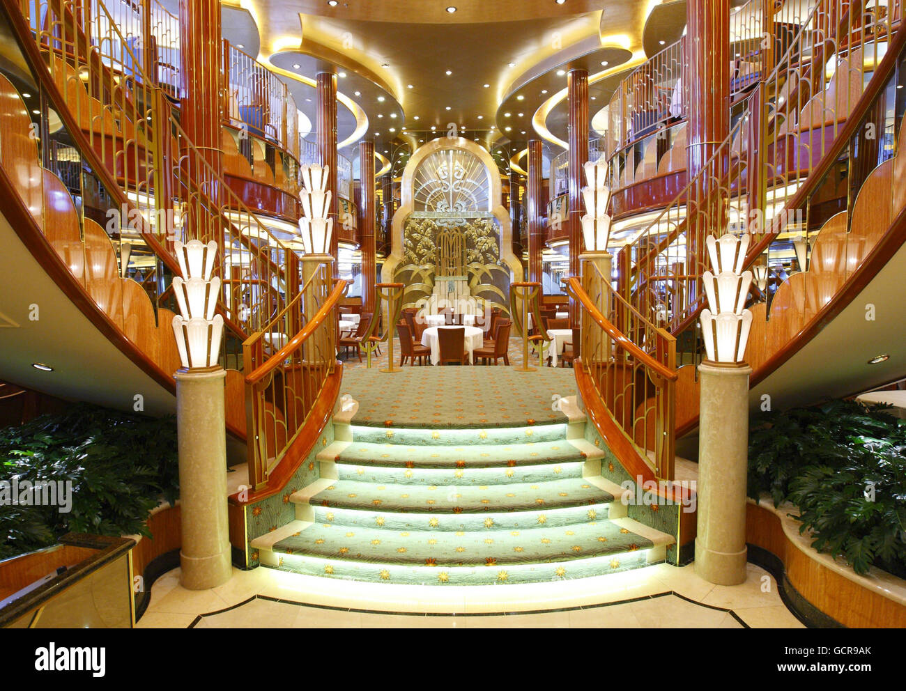 The Britannia Dining Room aboard Cunard's newest ship the Queen ...