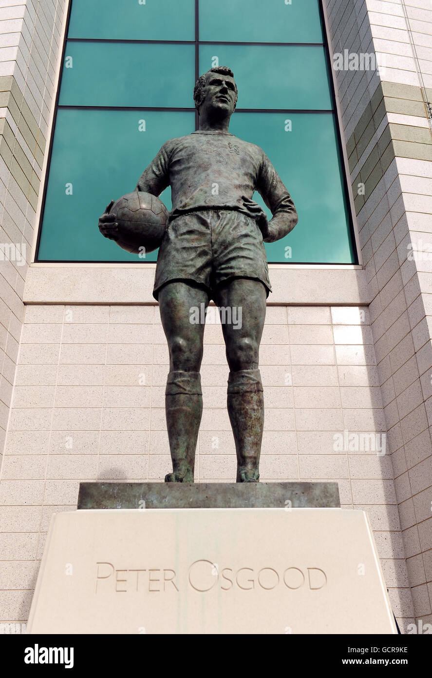 Peter osgood statue hi-res stock photography and images - Alamy