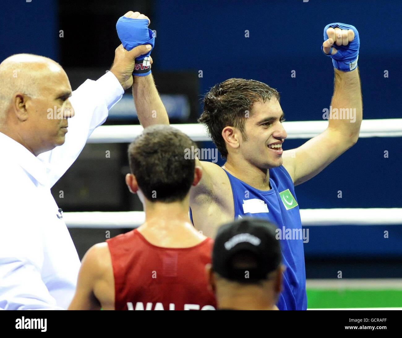 Haroon Khan the English boxer who fights for Pakistan and brother of ...