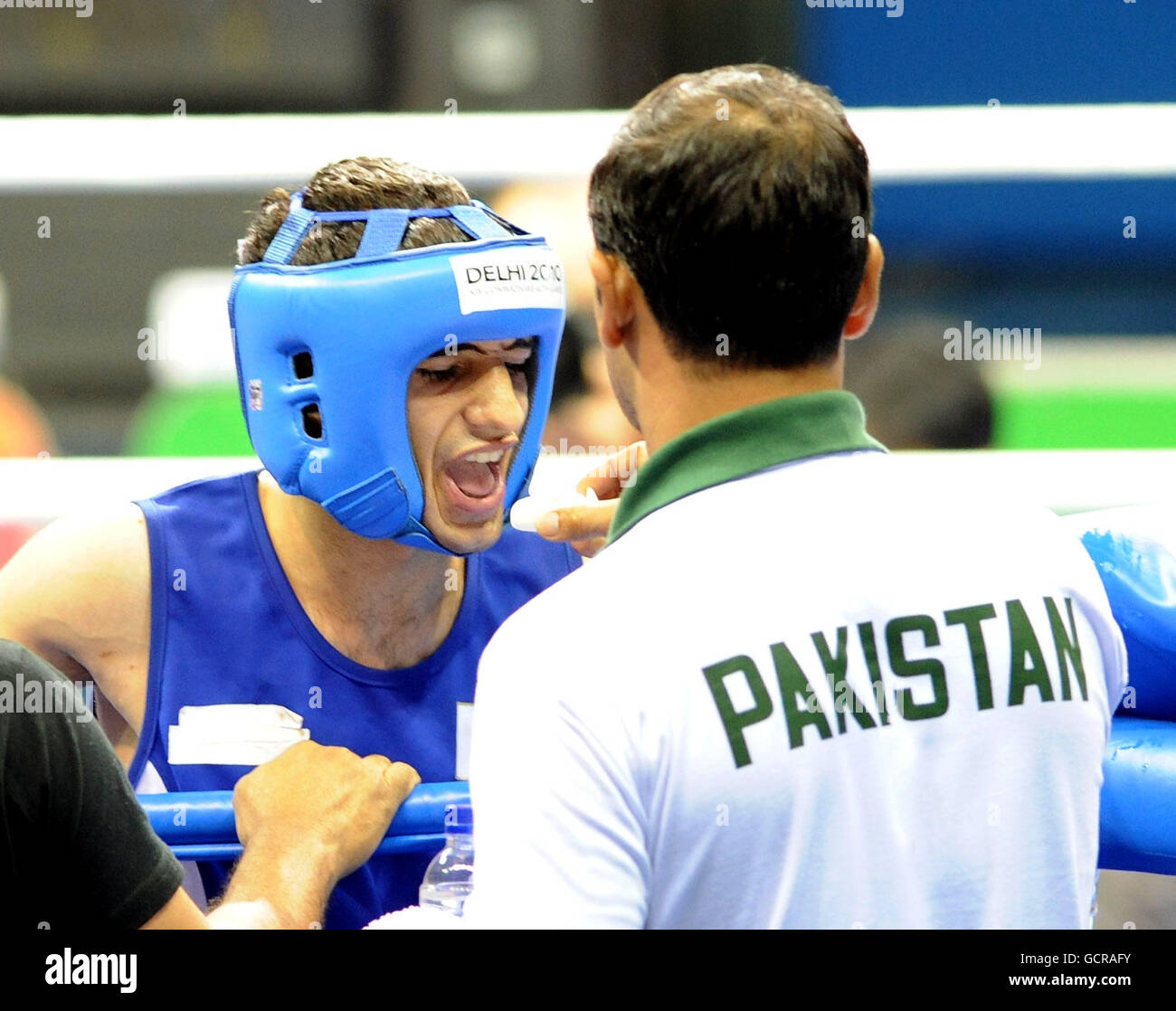 Haroon Khan the English boxer who fights for Pakistan and brother of ...