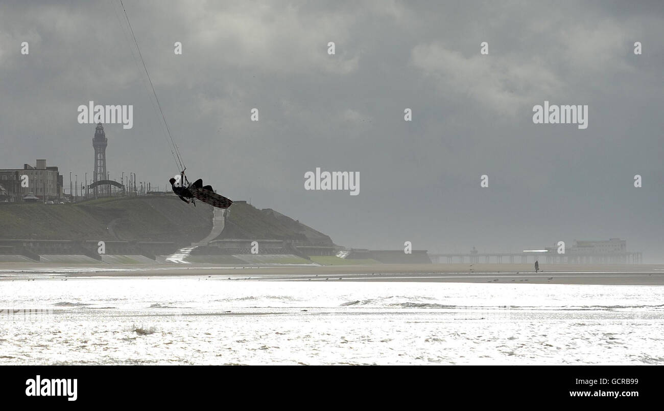 Kite Surfers in action on the North Shore during the UK Kite Surfing ...