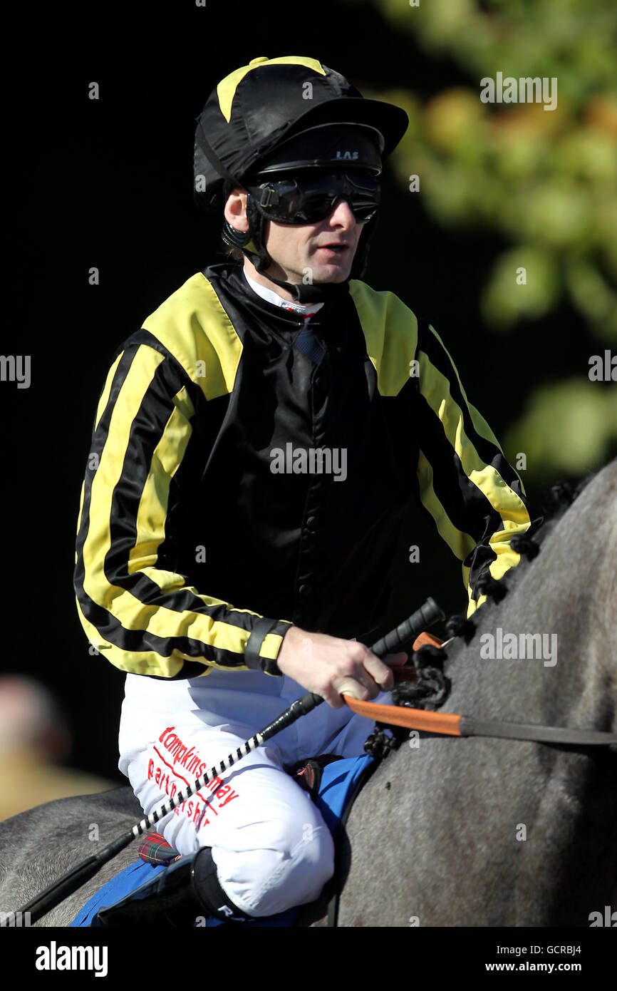 Jockey robert havlin nottingham racecourse hi-res stock photography and ...