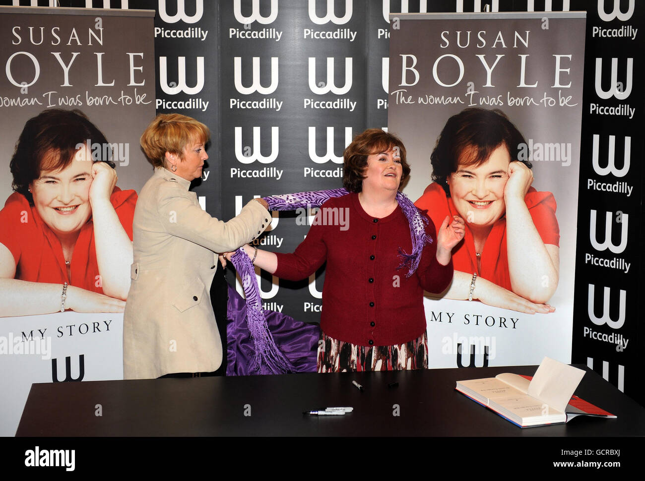 Susan Boyle Book Signing - London Stock Photo - Alamy