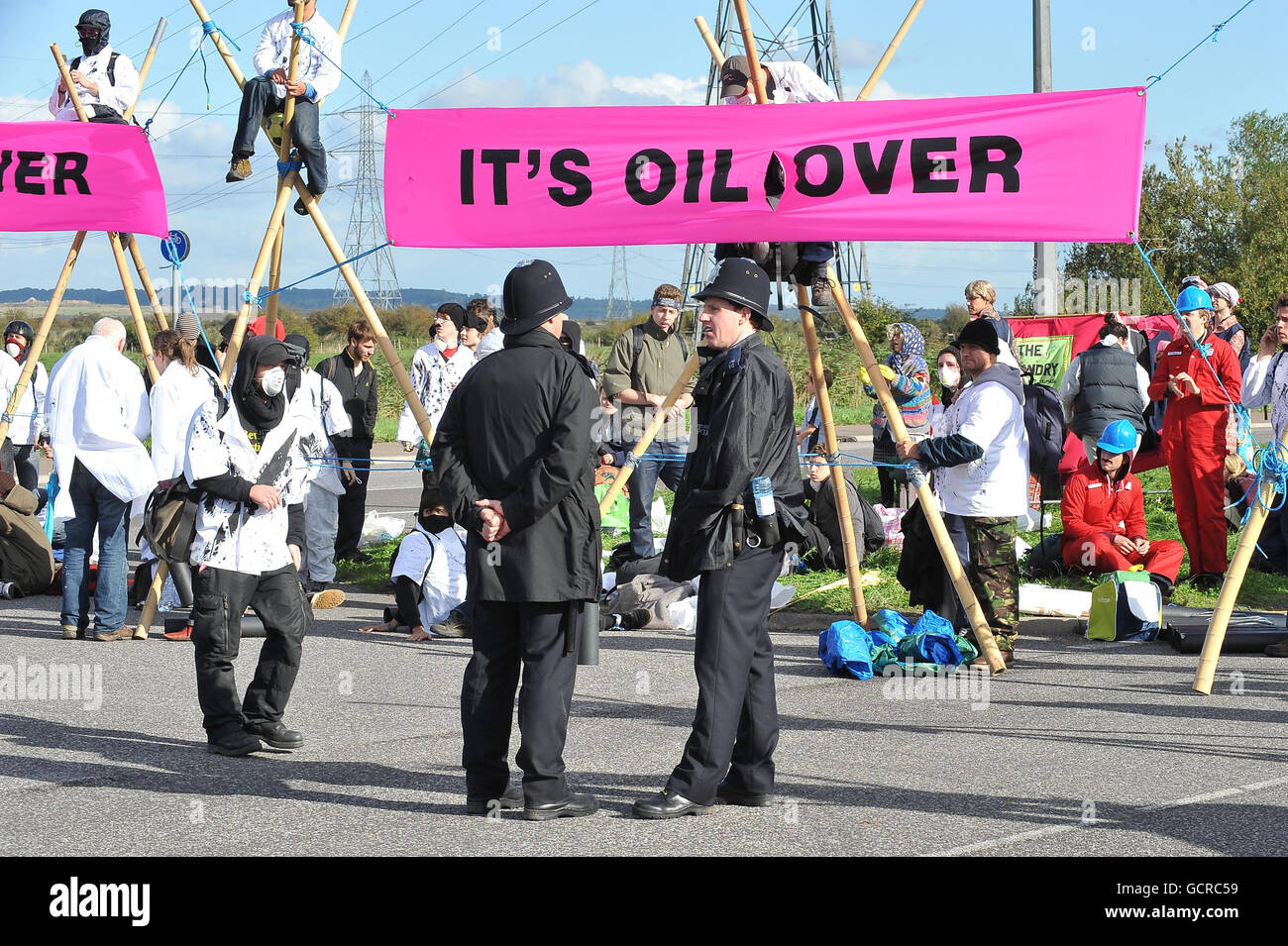 Climate protesters block road to coryton oil refinery hi-res stock ...