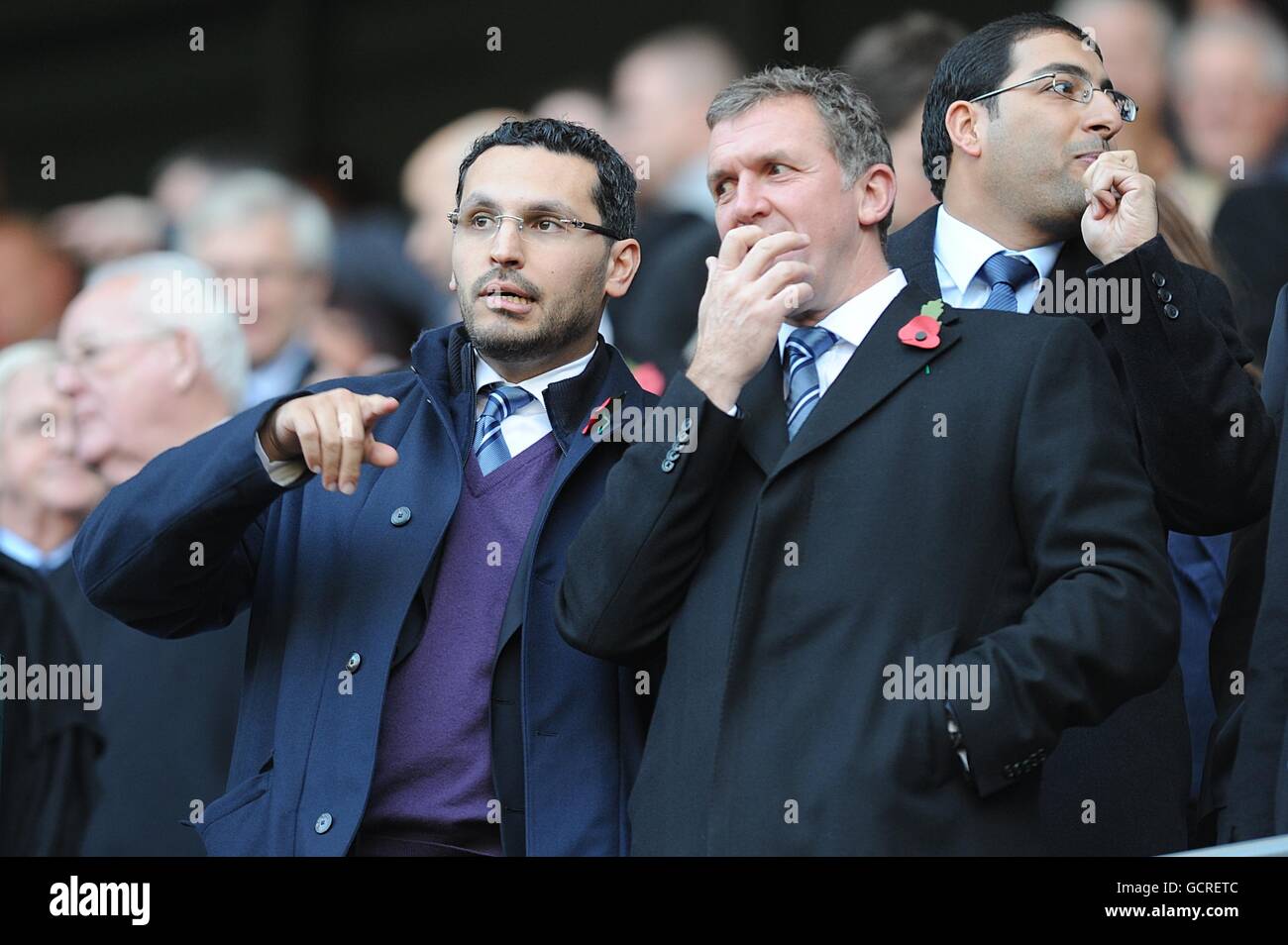 Manchester City chief executive Garry Cook (right) and chairman ...